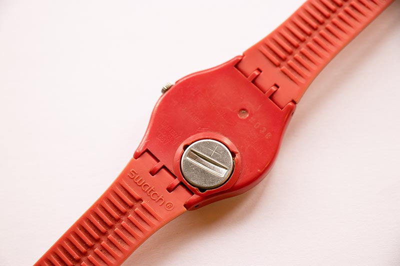 2010 CREAM JAM GR150 Red Swiss Swatch Watch | Minimalist Swatch Gent ...